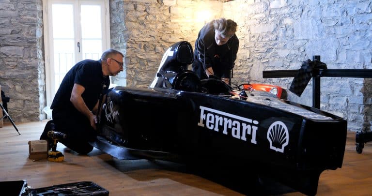 Assembly of the F1 Dynamic Simulator Station Formula 1 Ferraris - Fbrand.it